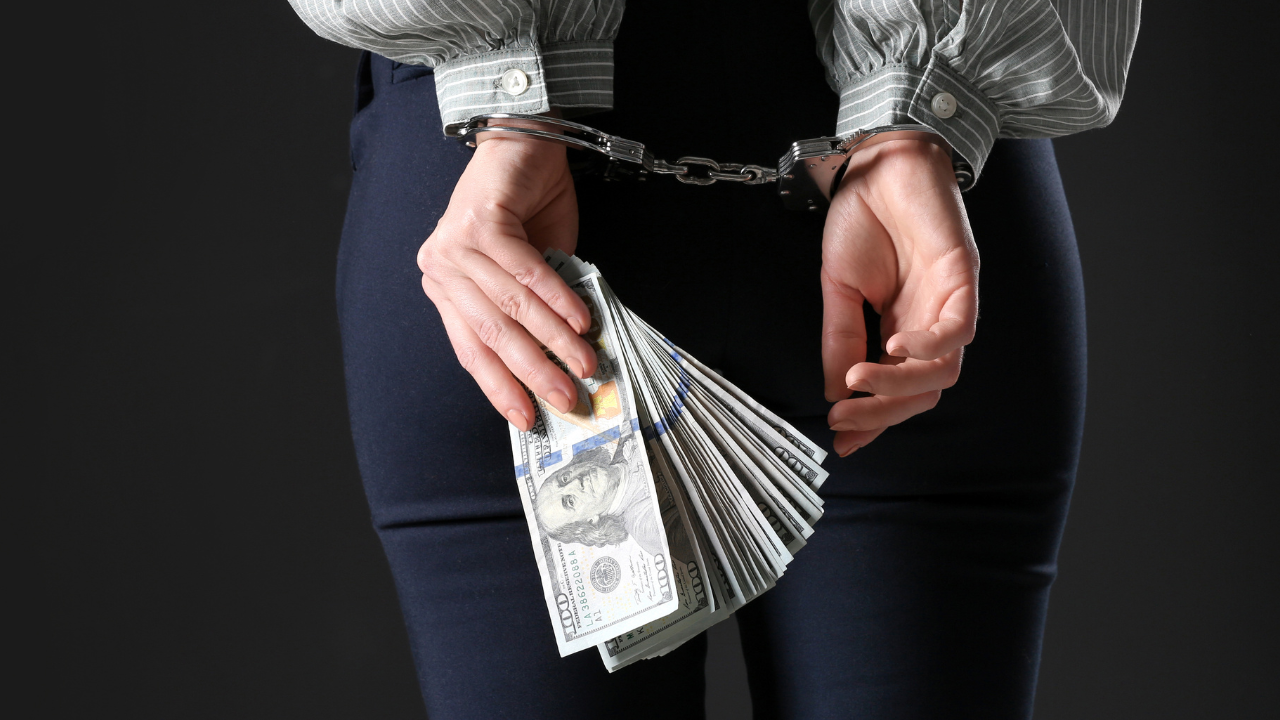 Investment advisor- How to spot the con artist| Invest!Elle